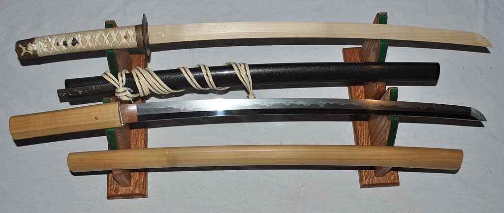 What is the Proper Way to Wear a Samurai Sword - Blade Up or Down ...